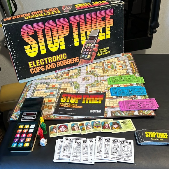 Games | 1979 Stop Thief Electronic Cops Robbers Board Game Parker ...
